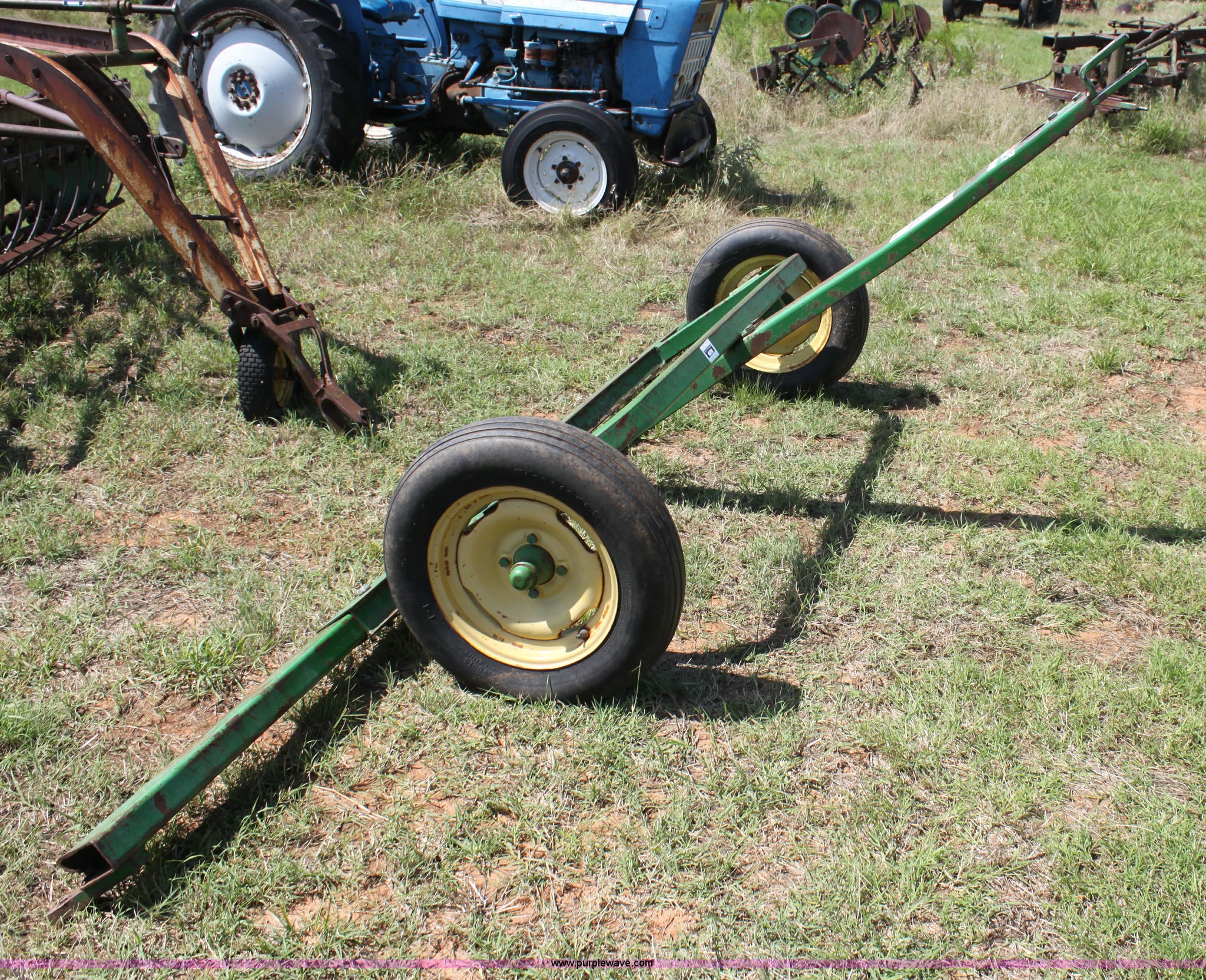 John Deere double rake hitch in Guthrie, OK | Item G4025 sold | Purple Wave