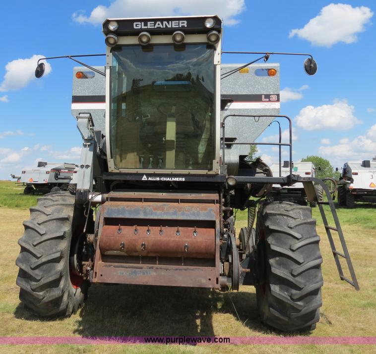 1983 Gleaner L3 combine in Williston, ND | Item A8586 sold | Purple Wave