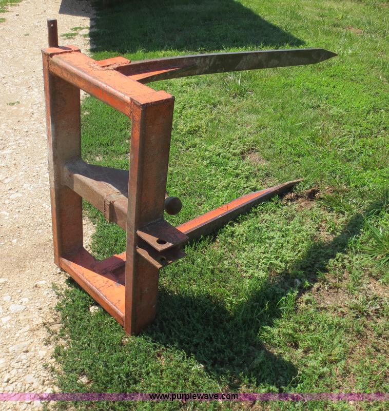Three point bale forks in Humboldt, KS | Item F8004 sold | Purple Wave