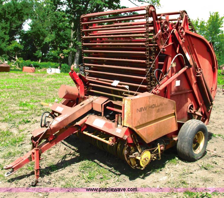 New Holland 850 round baler in Dexter, MN | Item G8562 sold | Purple Wave