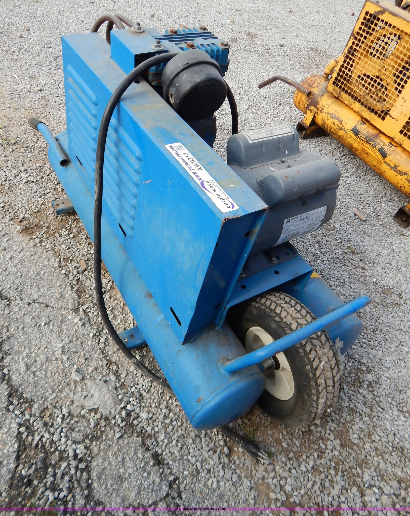 Emglo dual tank air compressor in Nevada, MO | Item AW9213 sold ...