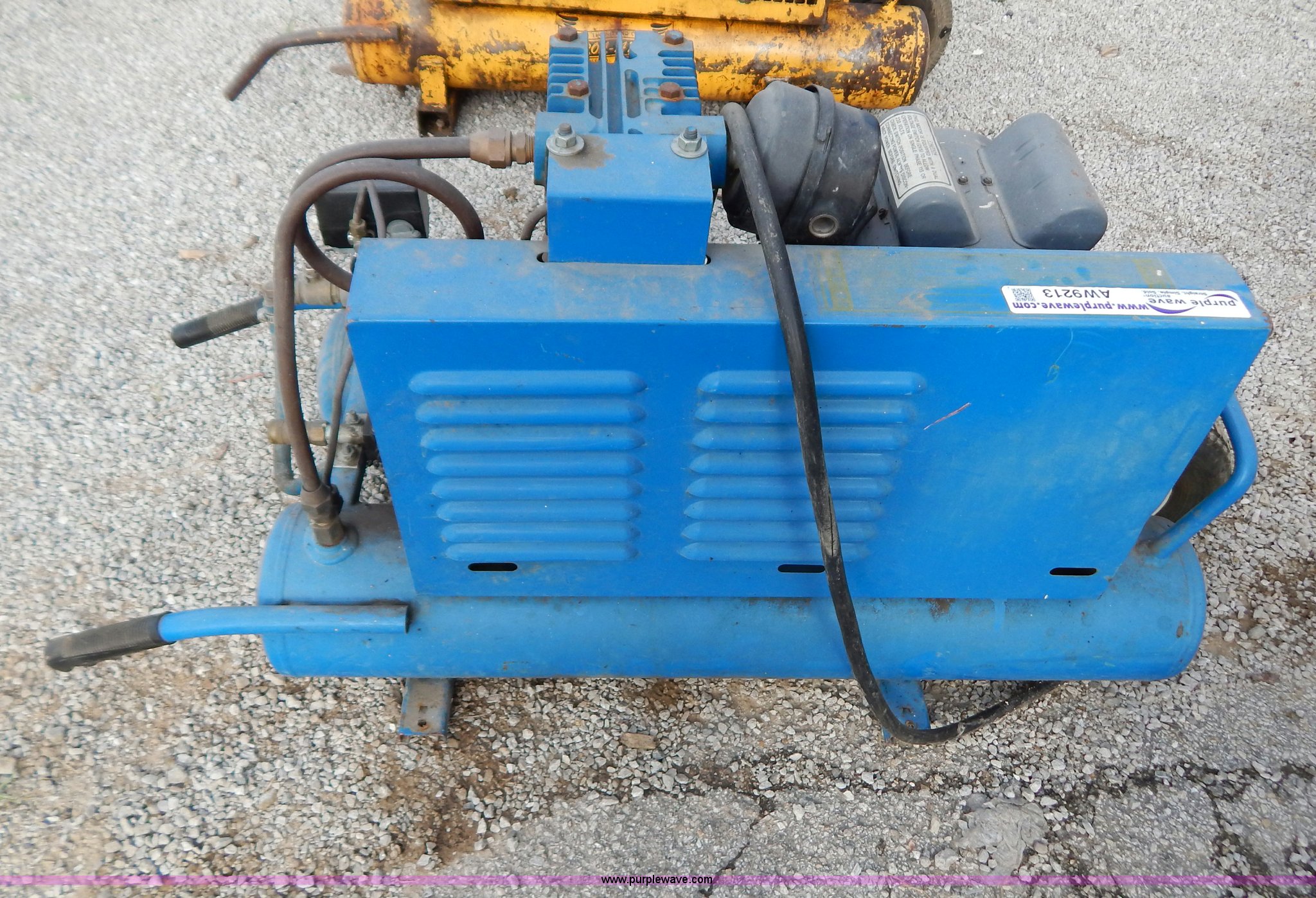 Emglo dual tank air compressor in Nevada, MO | Item AW9213 sold ...