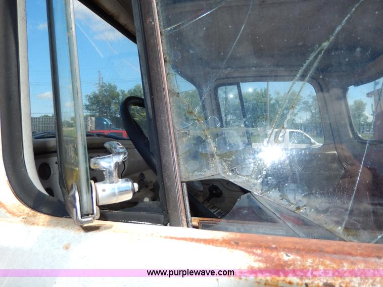 1960 Ford F500 grain truck in Manhattan, KS | Item H3002 sold | Purple Wave