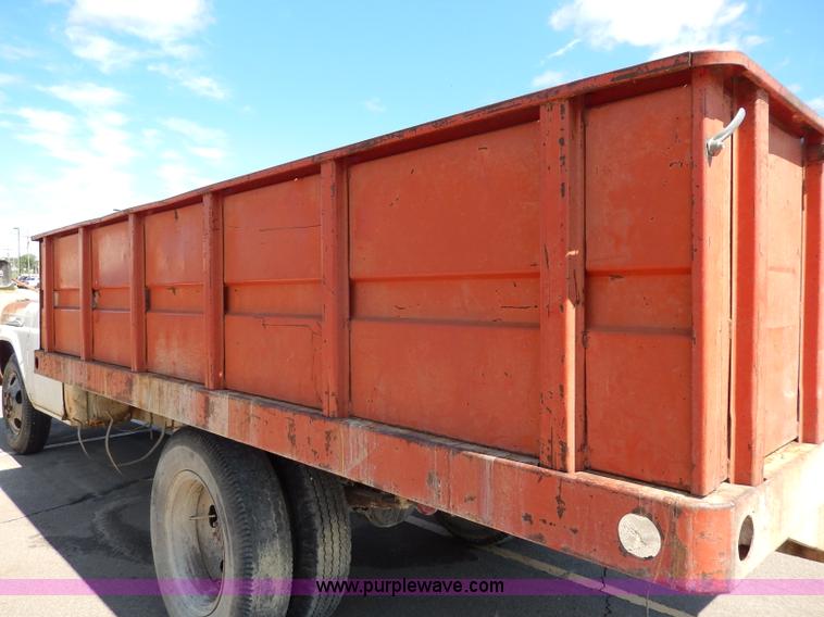 1960 Ford F500 grain truck in Manhattan, KS | Item H3002 sold | Purple Wave