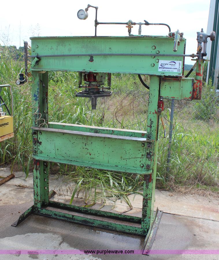 Acco 80 ton shop press in Shawnee, KS | Item H6587 sold | Purple Wave