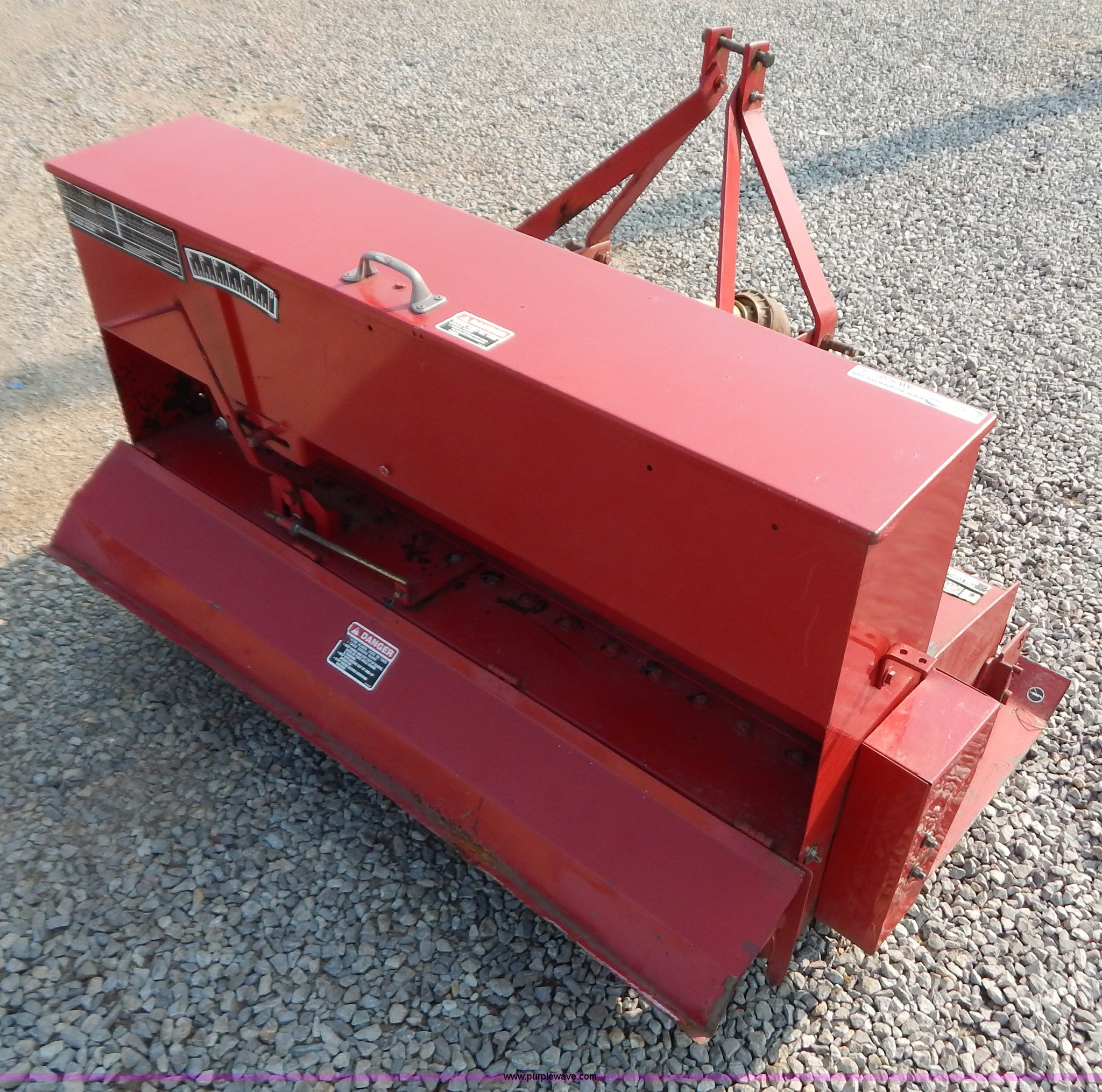 Toro over seeder in Higginsville, MO | Item AW9205 sold | Purple Wave