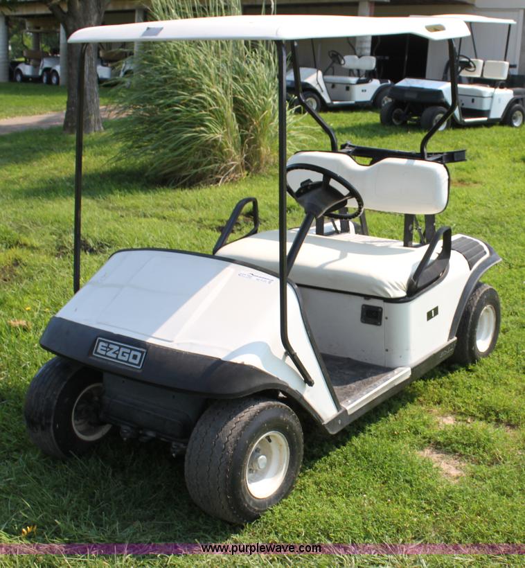 Textron EZ-GO golf cart in Chapman, KS | Item AE9120 sold | Purple Wave
