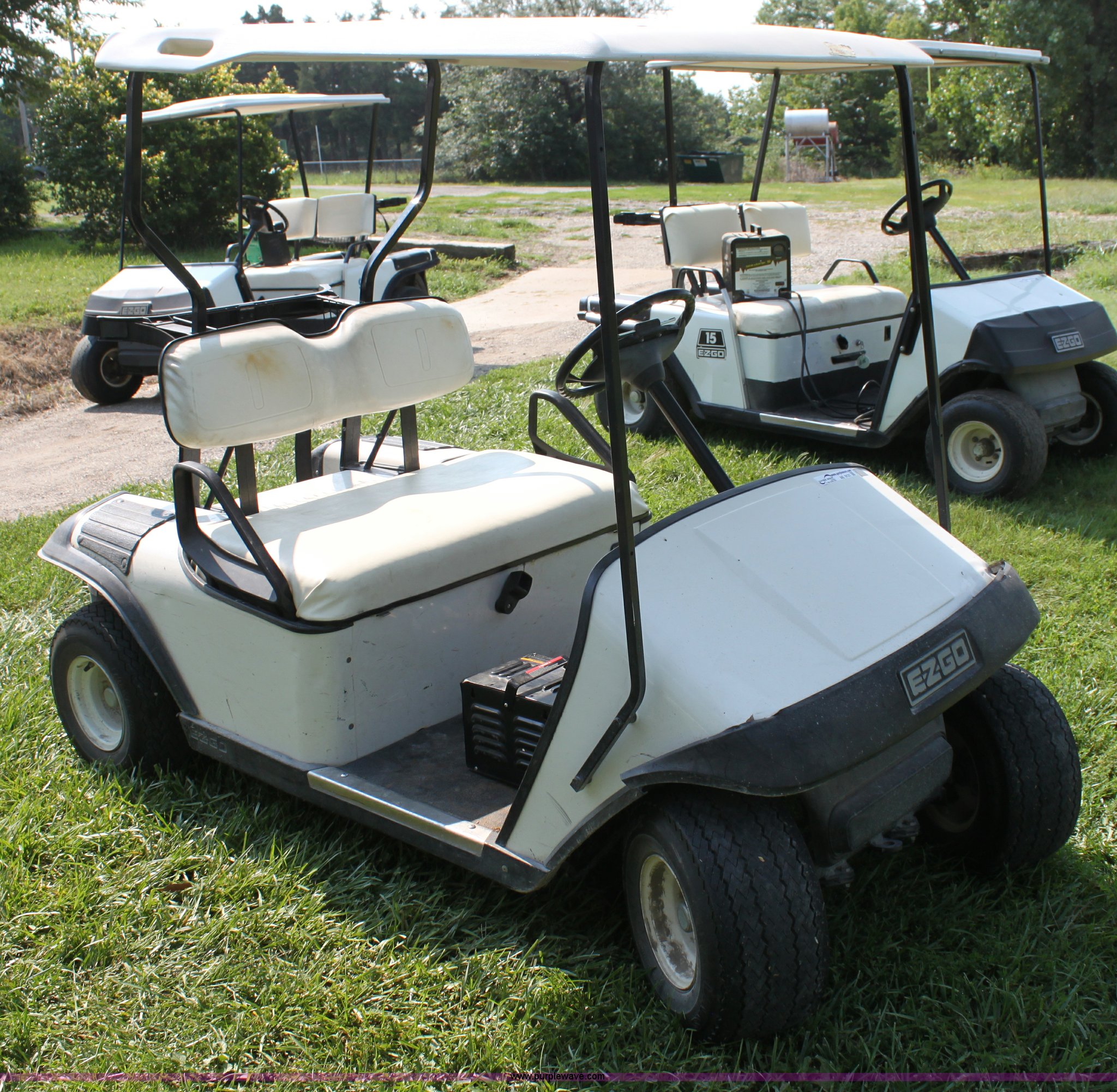 Textron EZ-GO golf cart in Chapman, KS | Item AE9121 sold | Purple Wave