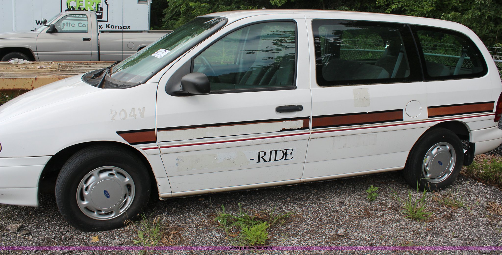 1995 Ford Windstar van in Kansas City, KS | Item H6570 sold | Purple Wave