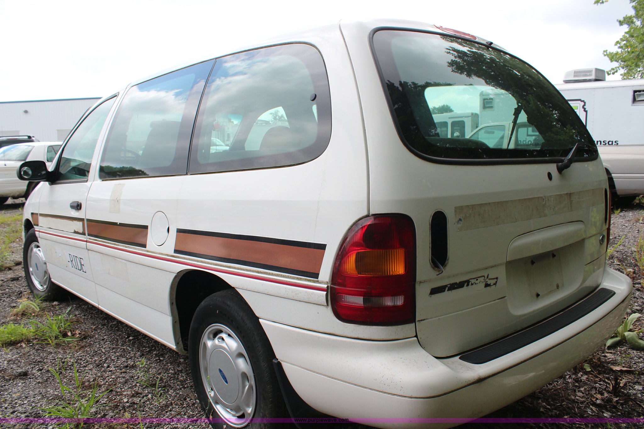 1995 Ford Windstar van in Kansas City, KS | Item H6570 sold | Purple Wave