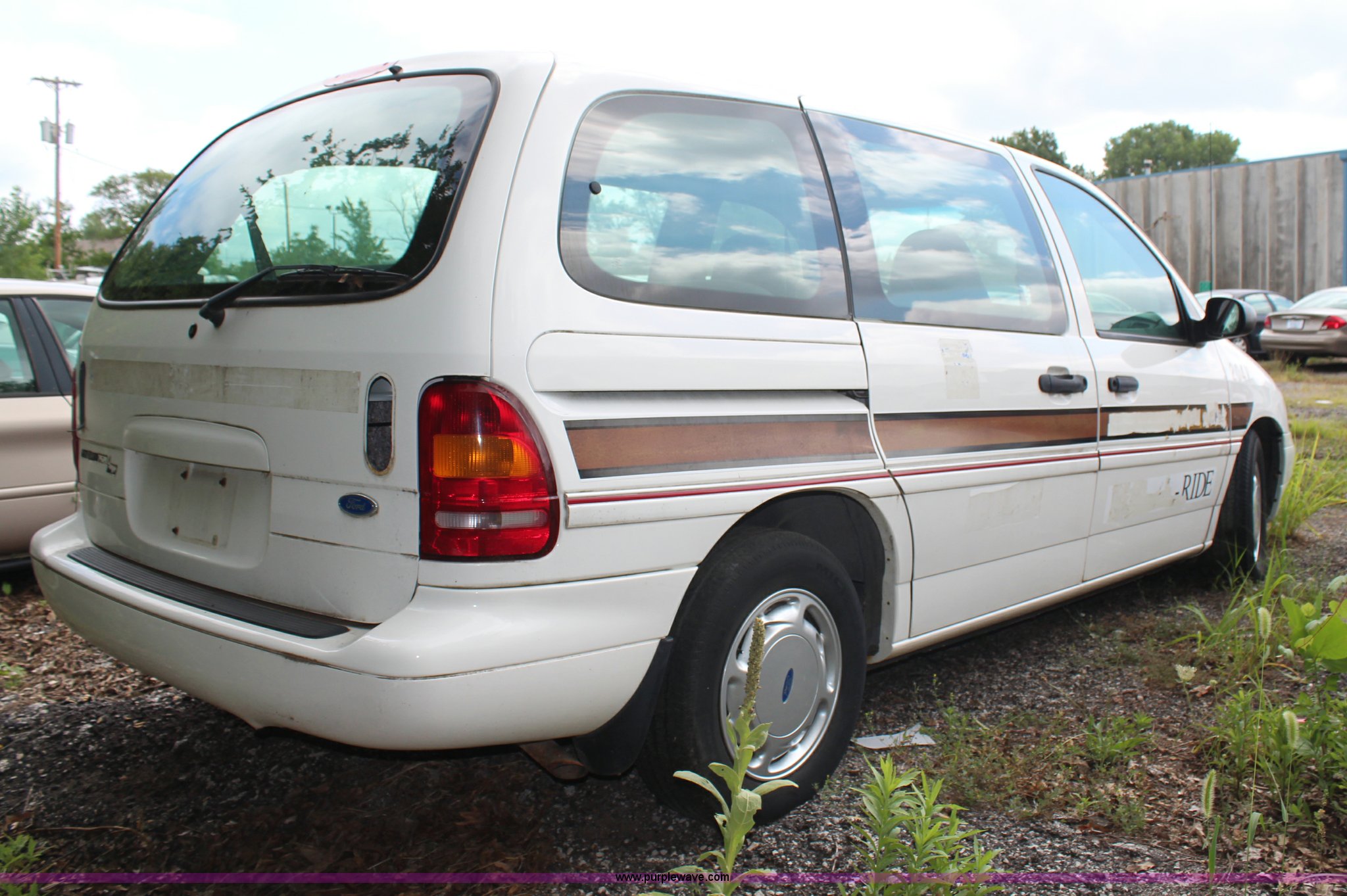 1995 Ford Windstar van in Kansas City, KS | Item H6570 sold | Purple Wave