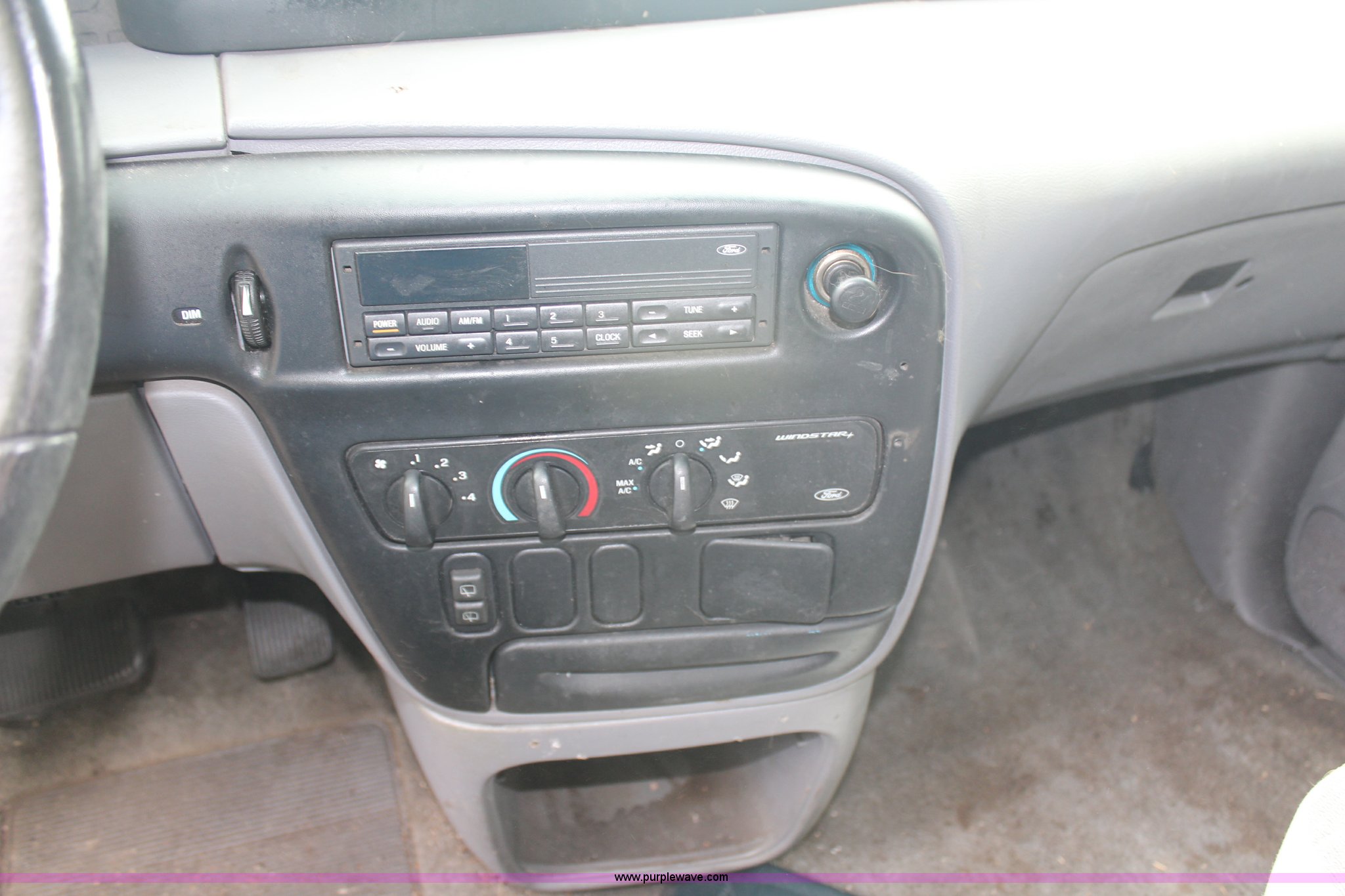 1995 Ford Windstar van in Kansas City, KS | Item H6570 sold | Purple Wave