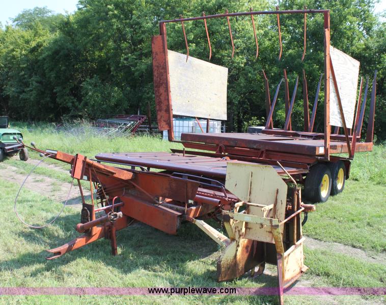 New Holland 1044 stack wagon in Emporia, KS | Item G4099 sold | Purple Wave