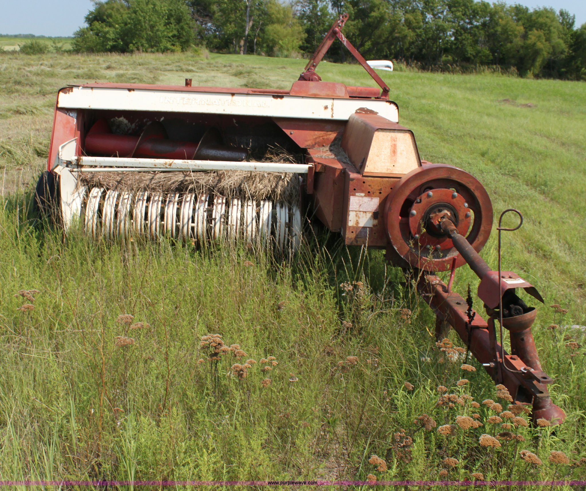 International 430 square baler in Emporia, KS | Item G4109 sold ...