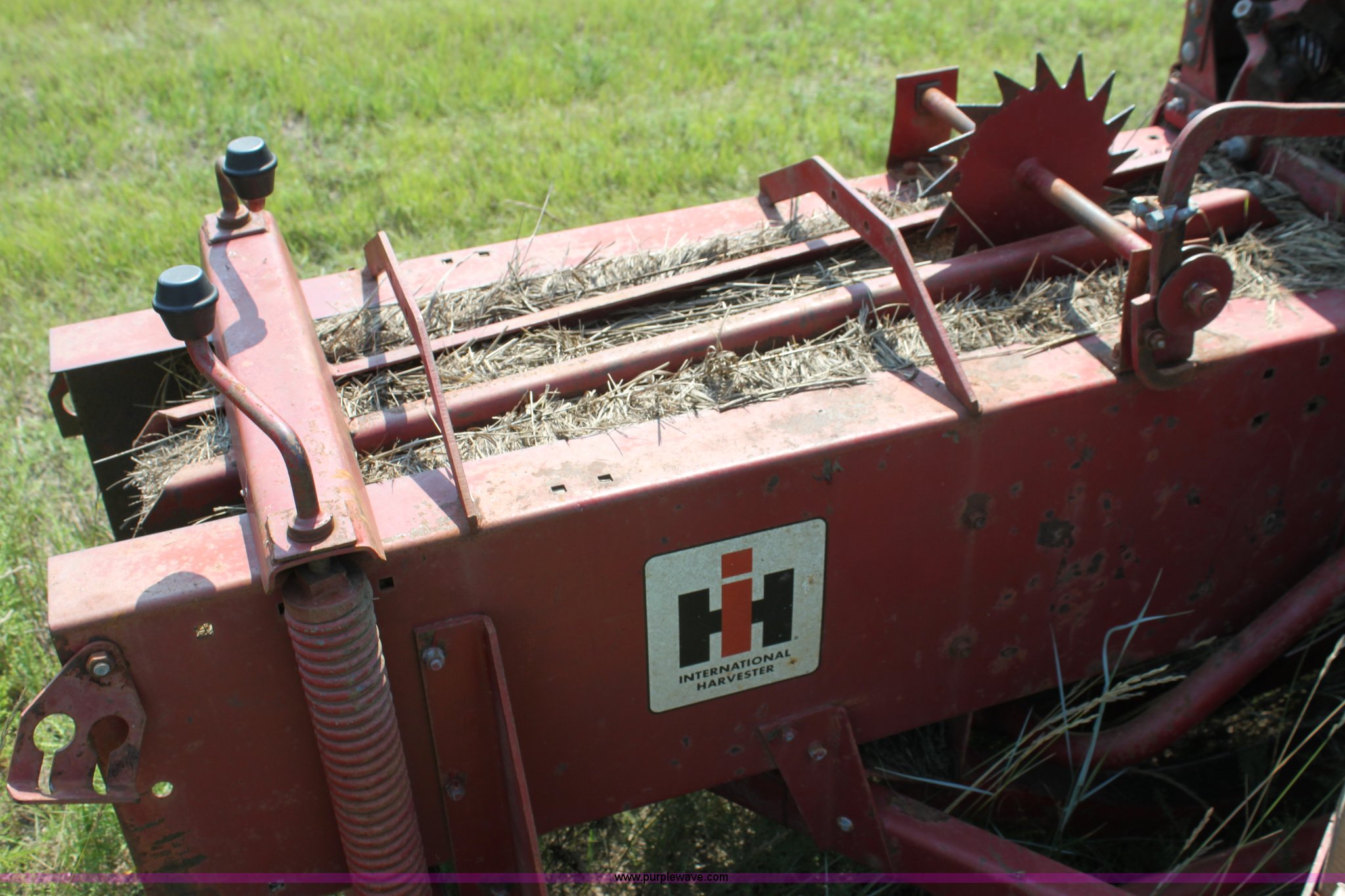 International 430 square baler in Emporia, KS | Item G4109 sold ...