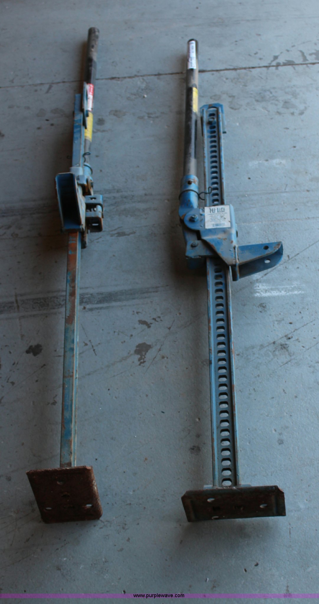 (2) Hi-Lift handy man jacks in Topeka, KS | Item AU9004 sold | Purple Wave