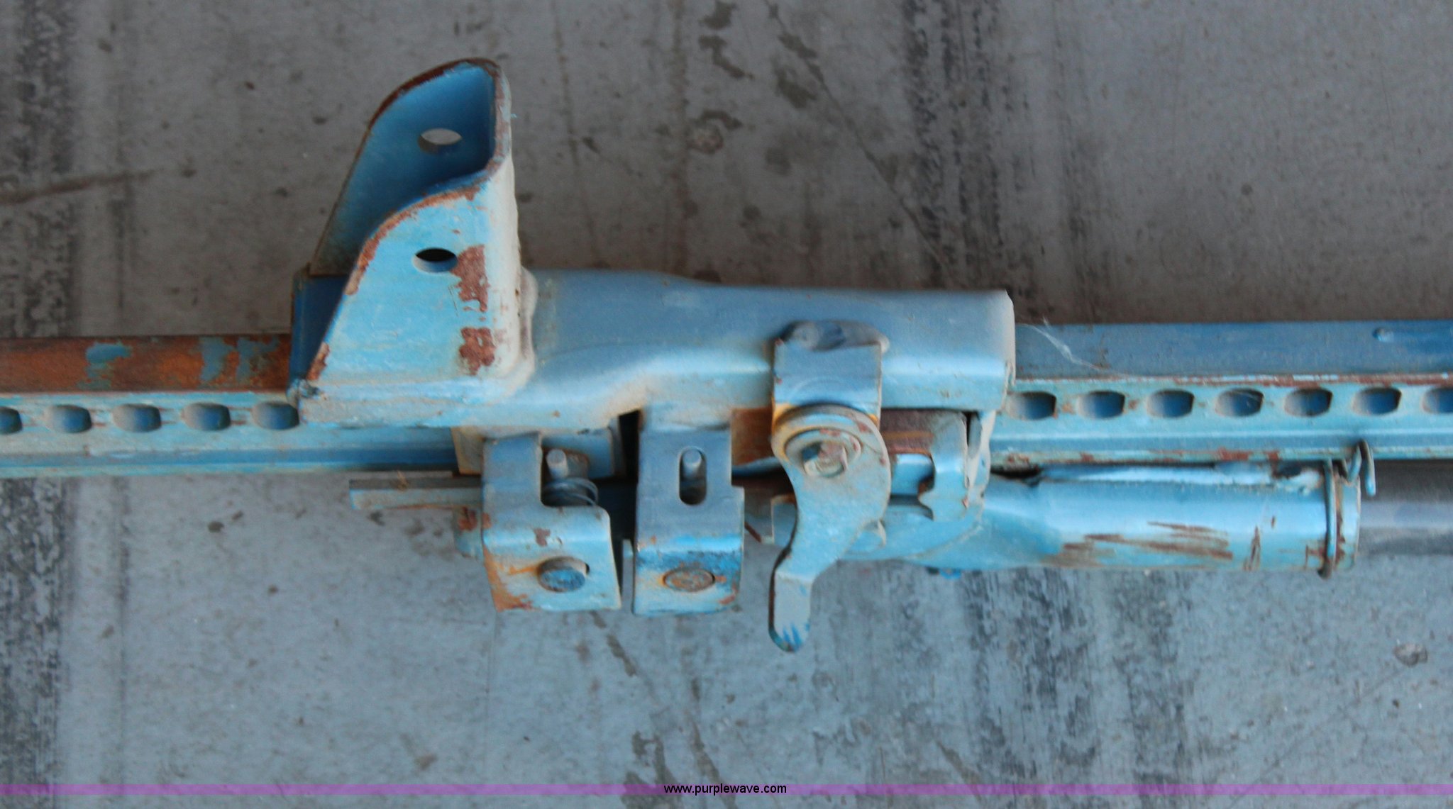 (2) Hi-Lift handy man jacks in Topeka, KS | Item AU9004 sold | Purple Wave