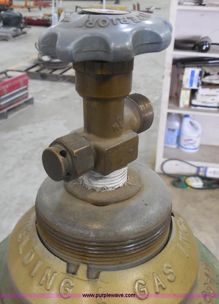 Oxygen welding tank in Pipestone, MN | Item I1440 sold | Purple Wave