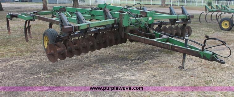 John Deere 714 chisel plow in Kinsley, KS | Item I8051 sold | Purple Wave