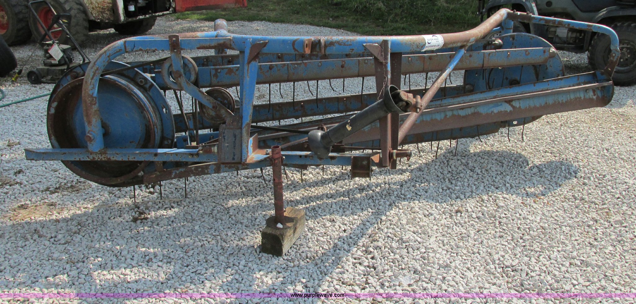 Ford 503 hay rake in Wellington, MO | Item F5201 sold | Purple Wave