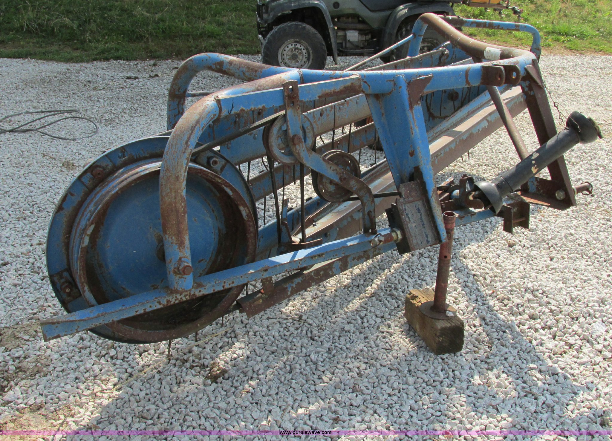 Ford 503 hay rake in Wellington, MO | Item F5201 sold | Purple Wave