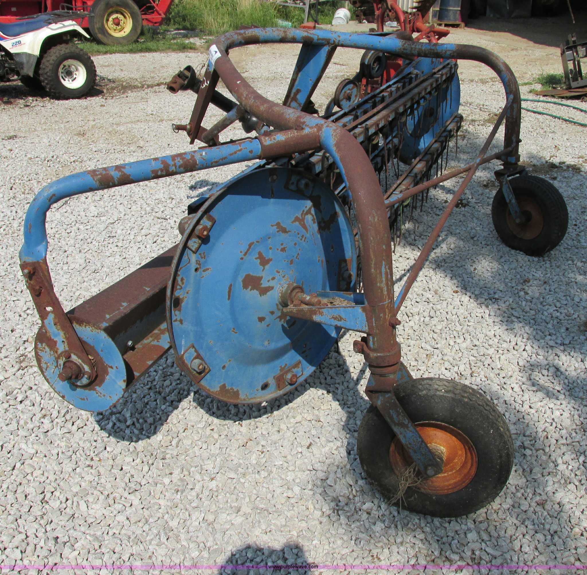 Ford 503 hay rake in Wellington, MO | Item F5201 sold | Purple Wave