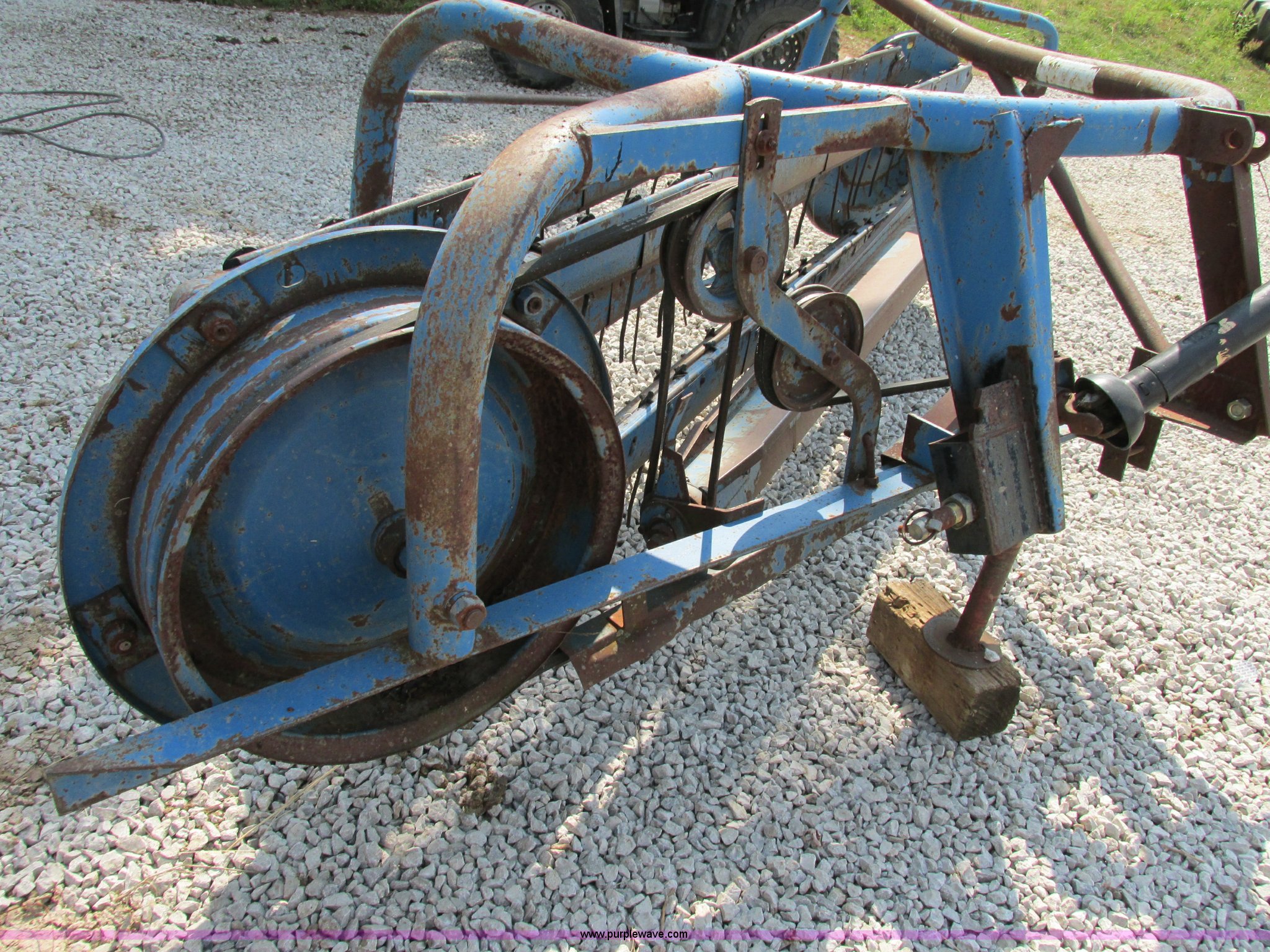 Ford 503 hay rake in Wellington, MO | Item F5201 sold | Purple Wave