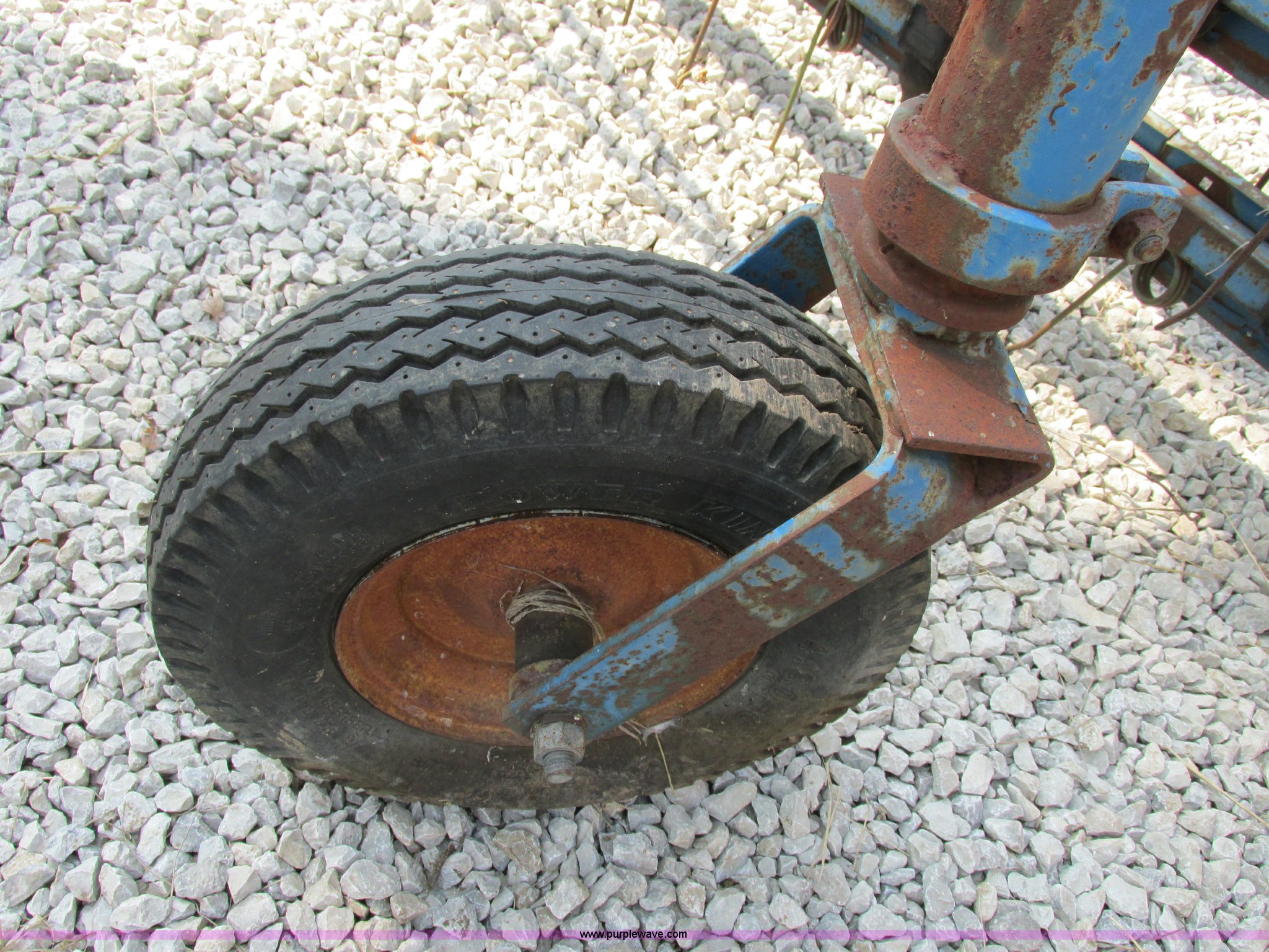 Ford 503 hay rake in Wellington, MO | Item F5201 sold | Purple Wave