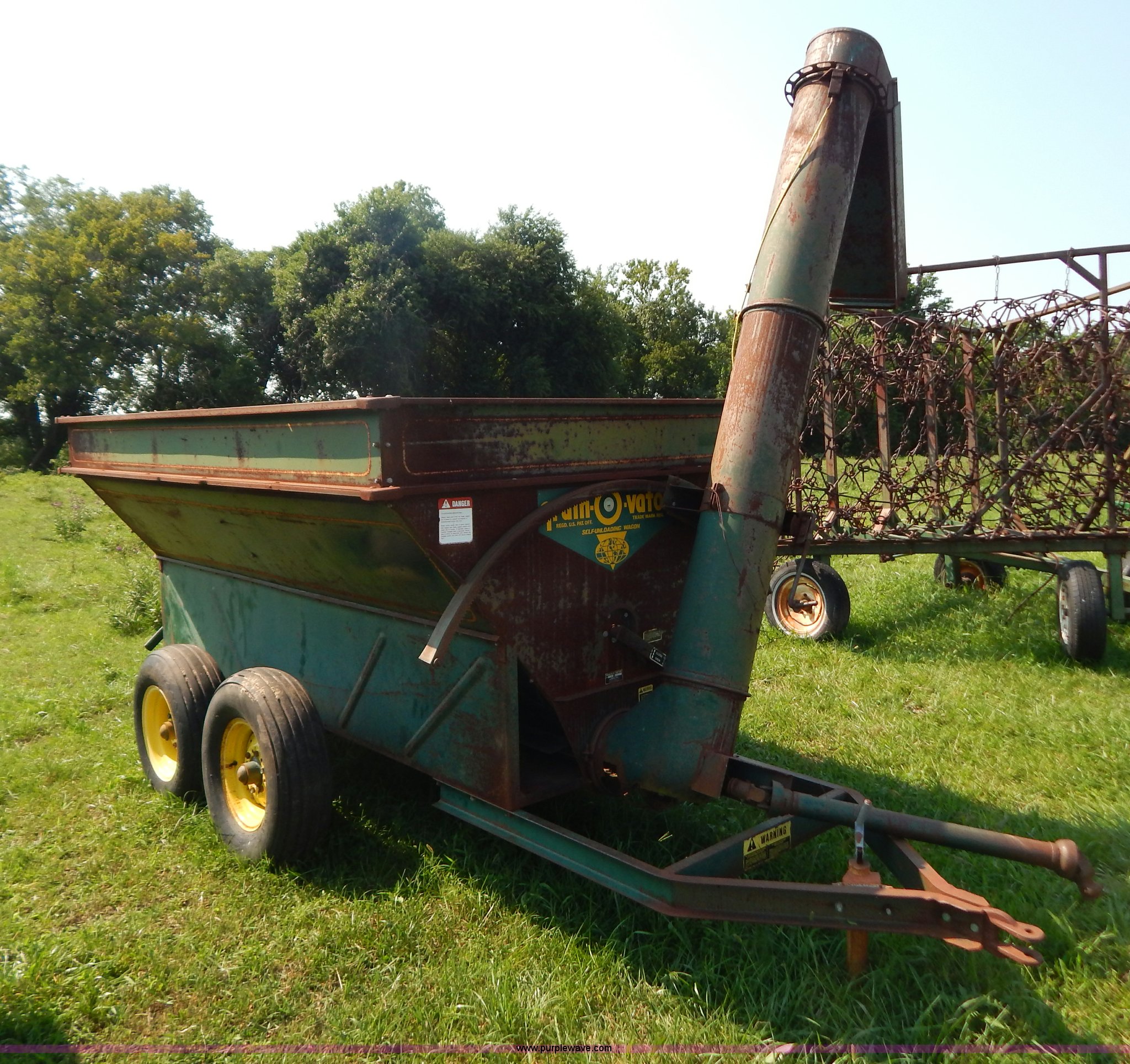 Grain-o-vator 10-20 self unloading seed wagon in Oswego, KS | Item ...