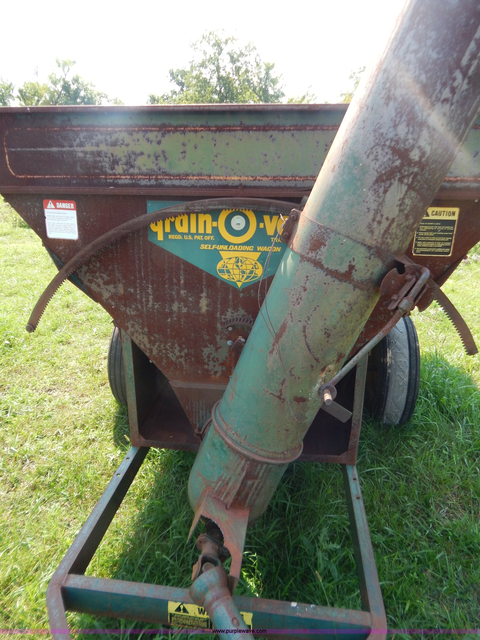 Grain-o-vator 10-20 self unloading seed wagon in Oswego, KS | Item ...