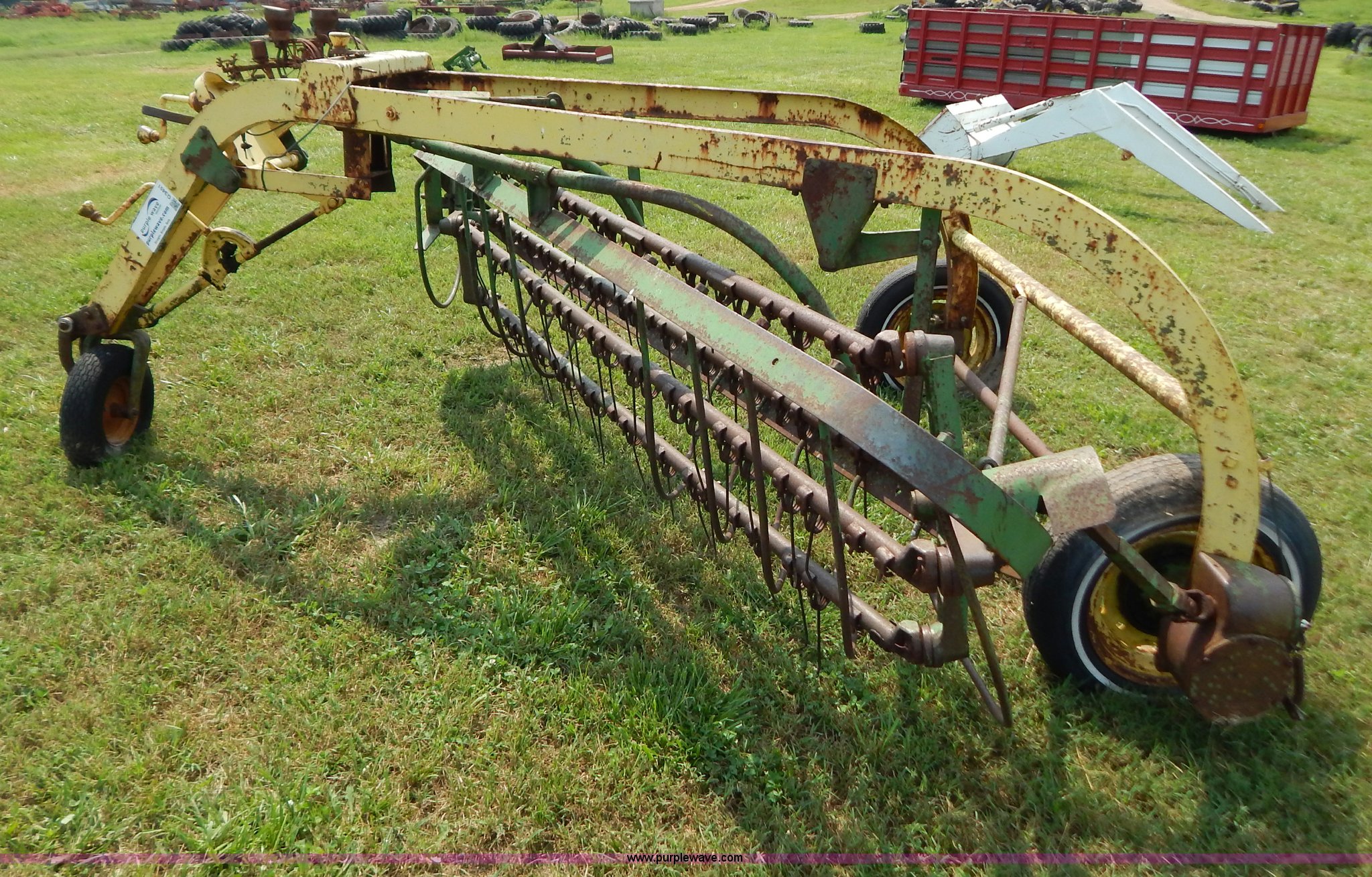 John Deere hay rake in Verona, MO | Item G3451 sold | Purple Wave