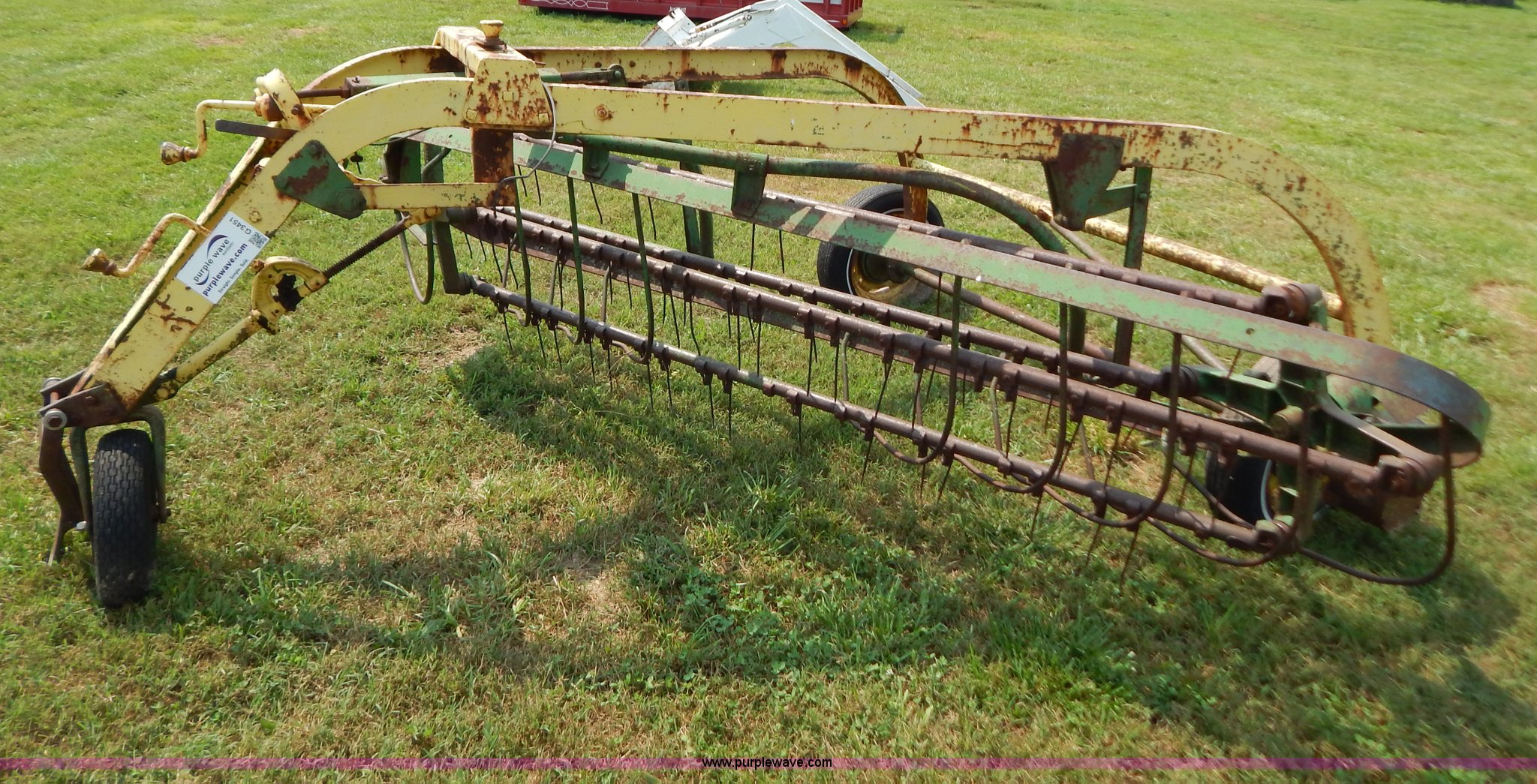 John Deere hay rake in Verona, MO | Item G3451 sold | Purple Wave