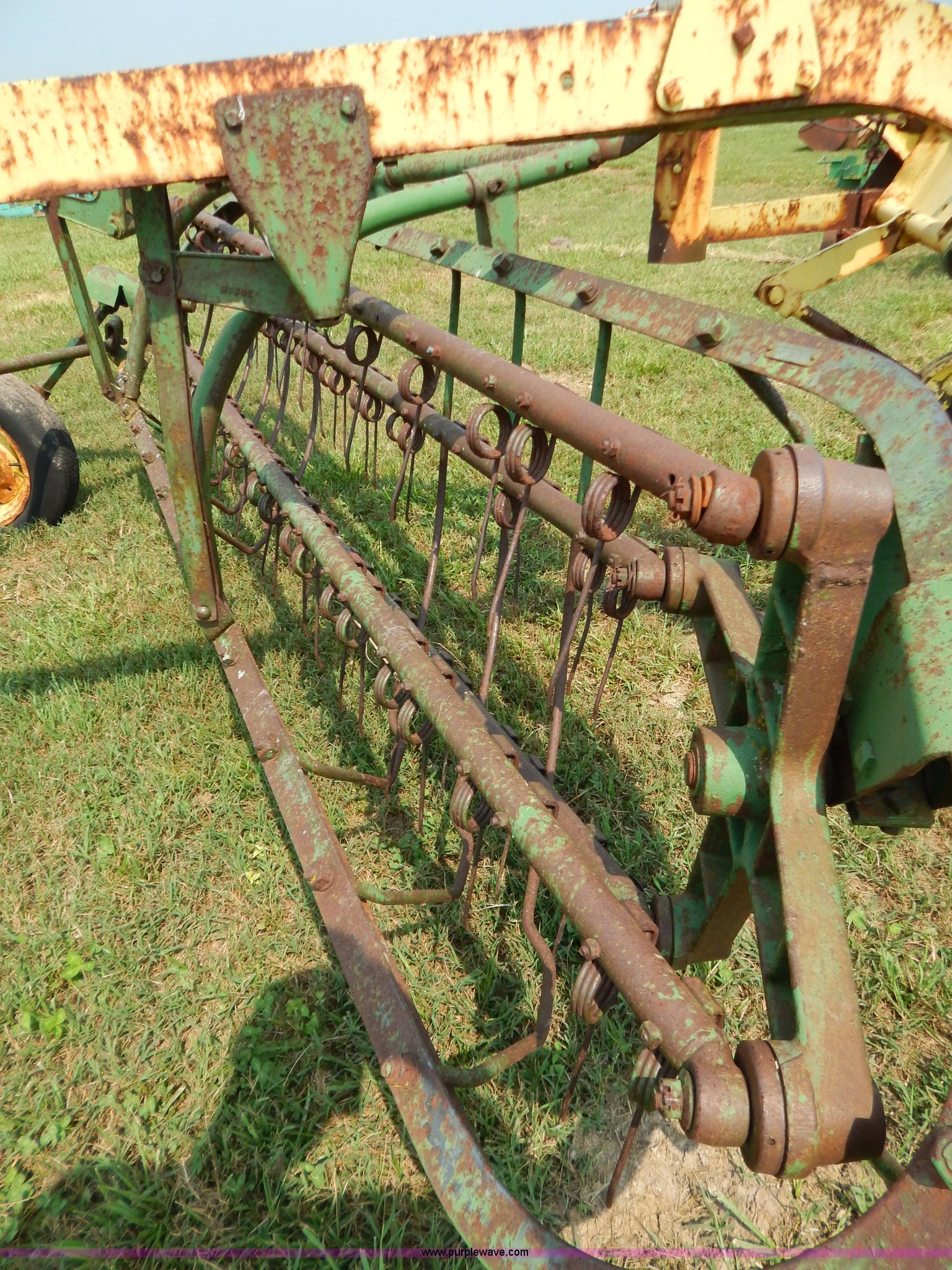 John Deere hay rake in Verona, MO | Item G3451 sold | Purple Wave