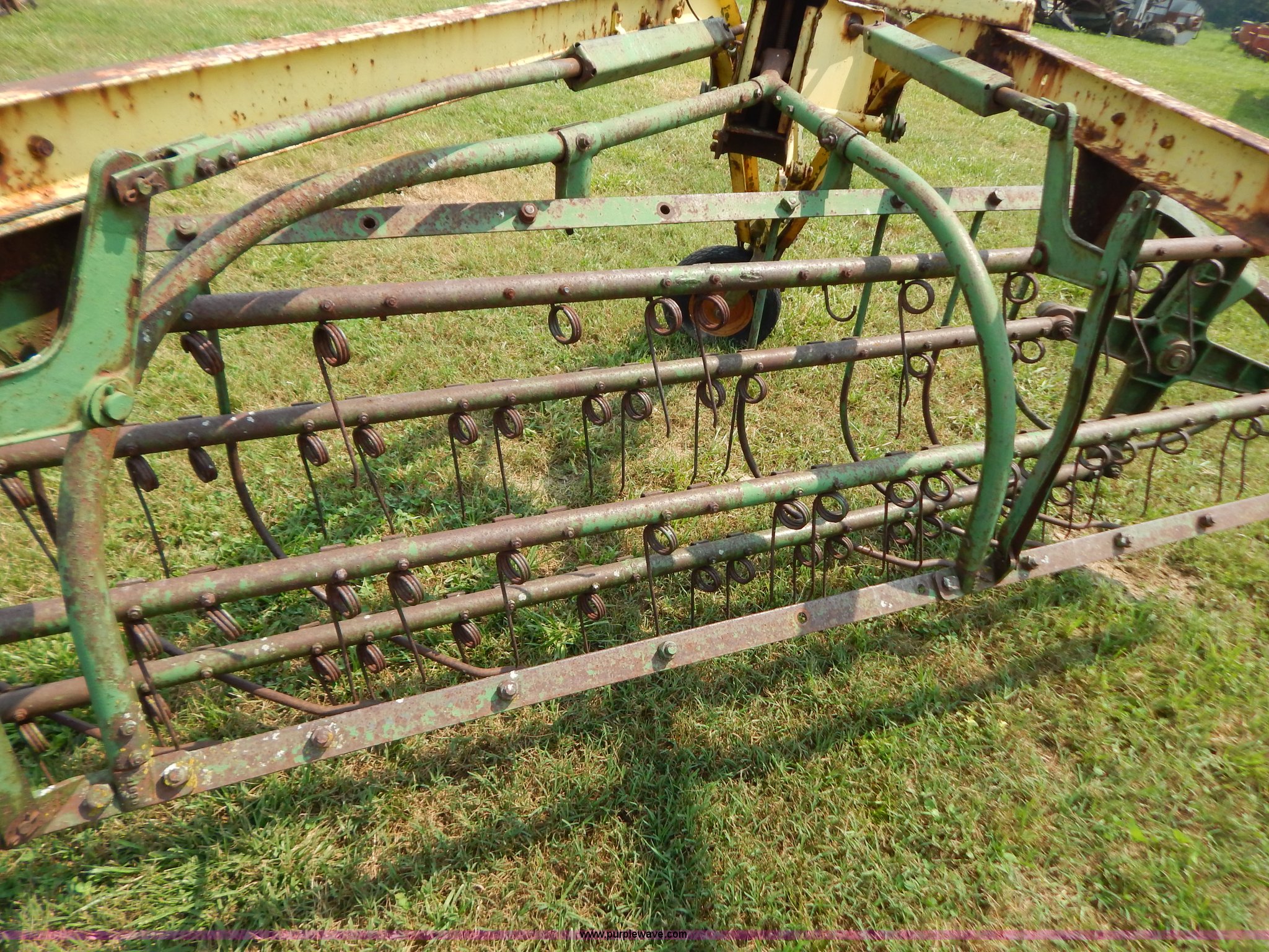 John Deere hay rake in Verona, MO | Item G3451 sold | Purple Wave