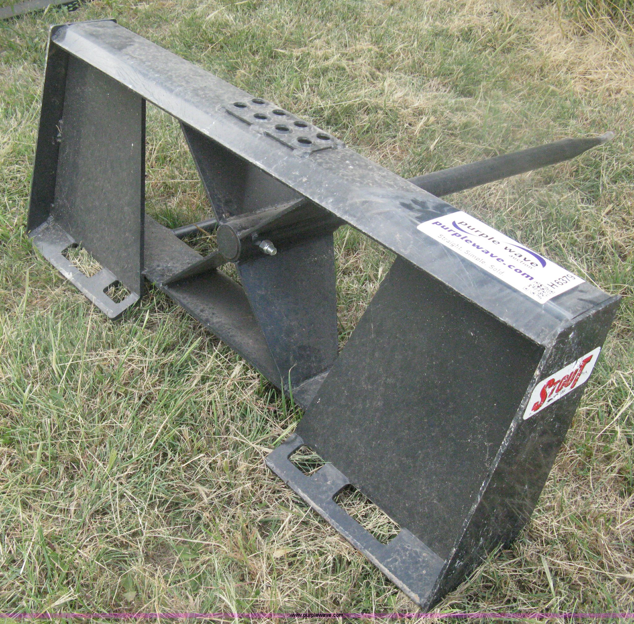 Stout bale spear in Geneseo, KS | Item H6379 sold | Purple Wave