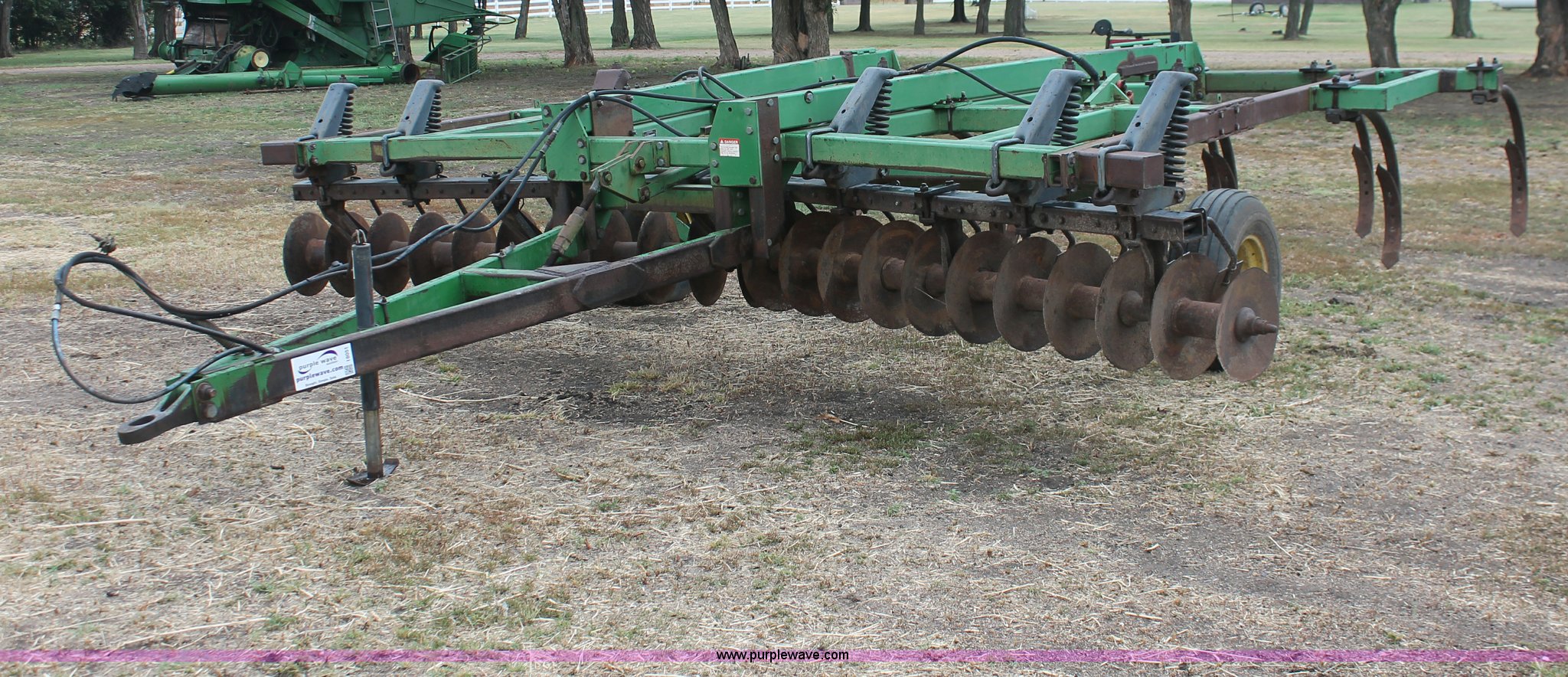 John Deere 714 chisel plow in Kinsley, KS | Item I8051 sold | Purple Wave