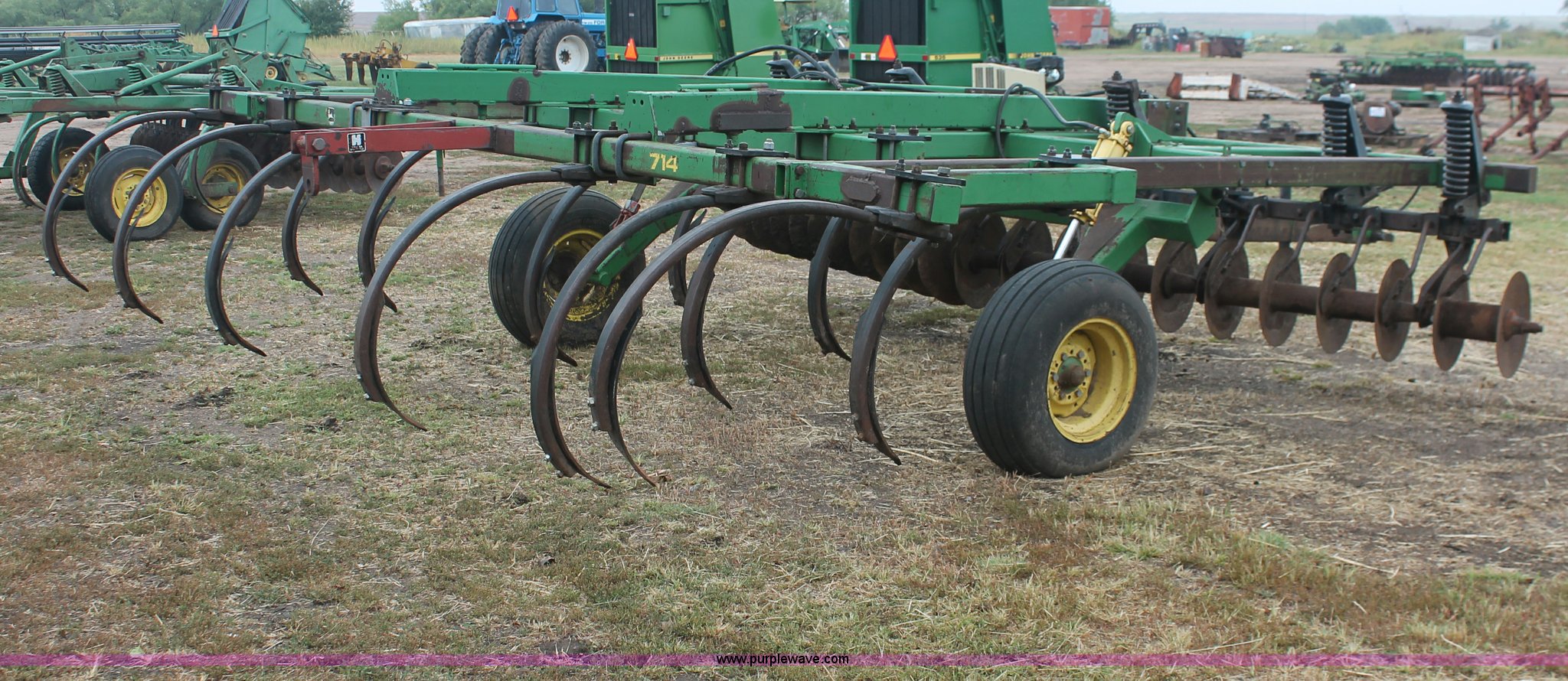 John Deere 714 chisel plow in Kinsley, KS | Item I8051 sold | Purple Wave