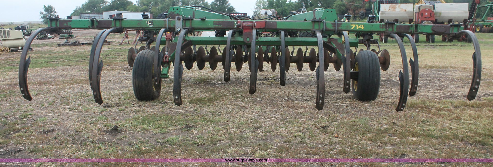John Deere 714 chisel plow in Kinsley, KS | Item I8051 sold | Purple Wave