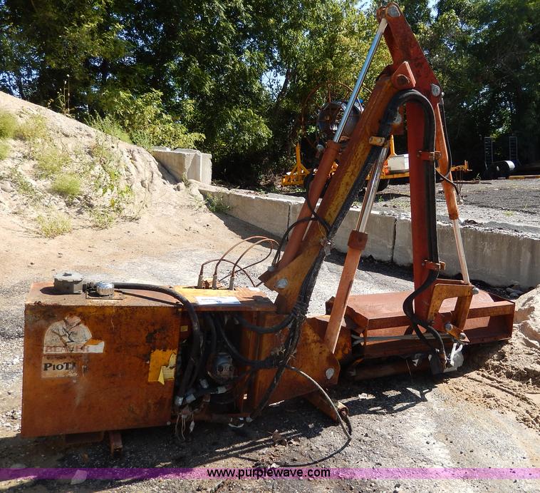 Beaver 561 tractor arm mower in Merriam, KS | Item I4329 sold | Purple Wave