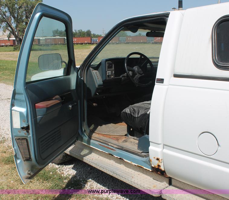 1990 GMC Sierra 2500 SL pickup truck in Hutchinson, KS | Item I8087 ...