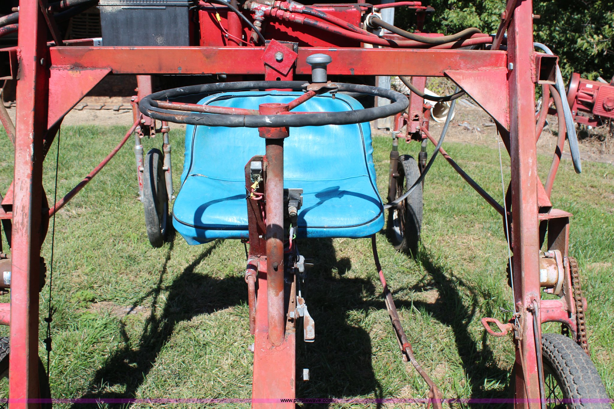 Row crop spot sprayer in Alma, KS | Item H6991 sold | Purple Wave