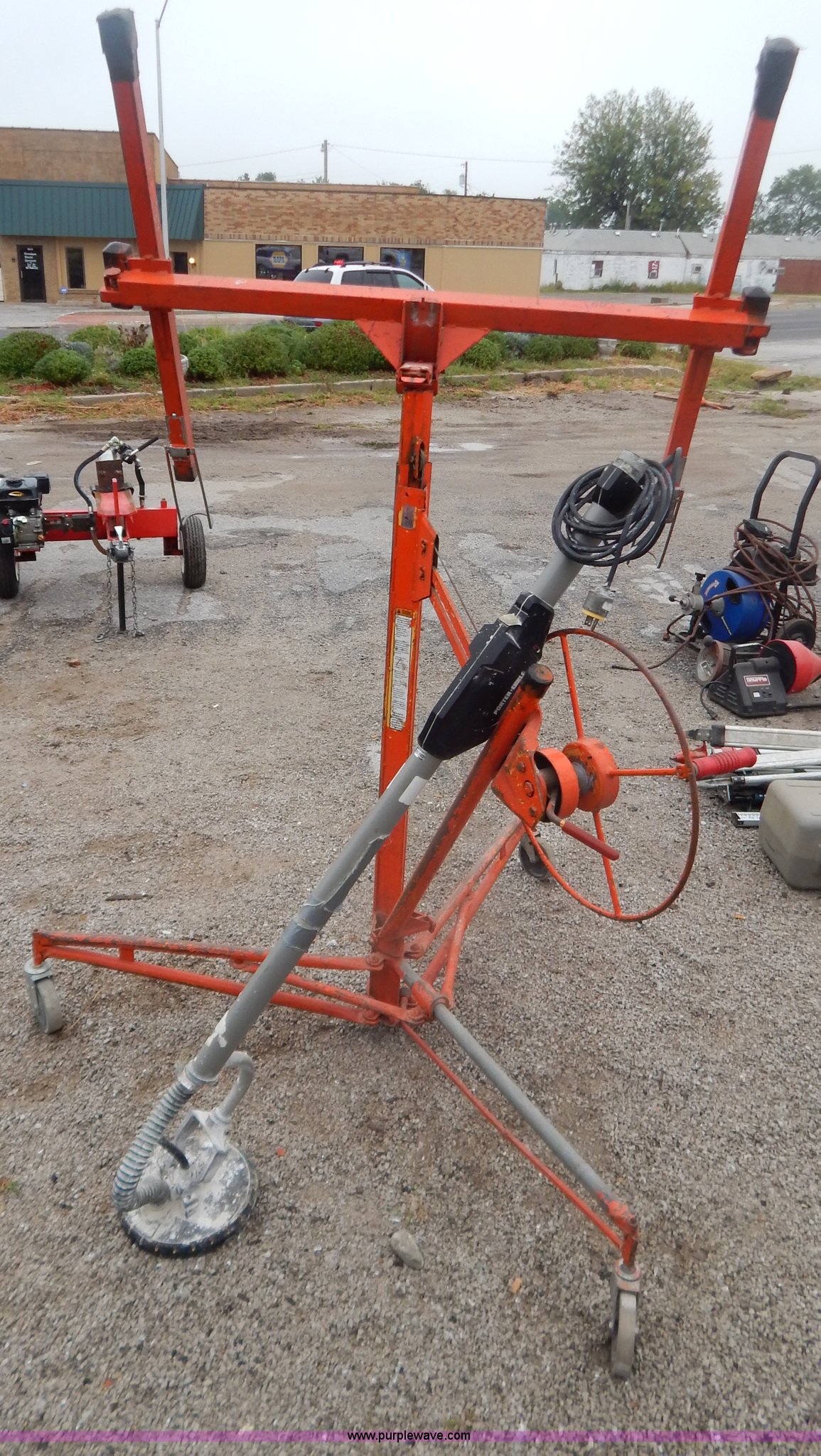 Sheet rock lift in Nevada, MO | Item AN9231 sold | Purple Wave