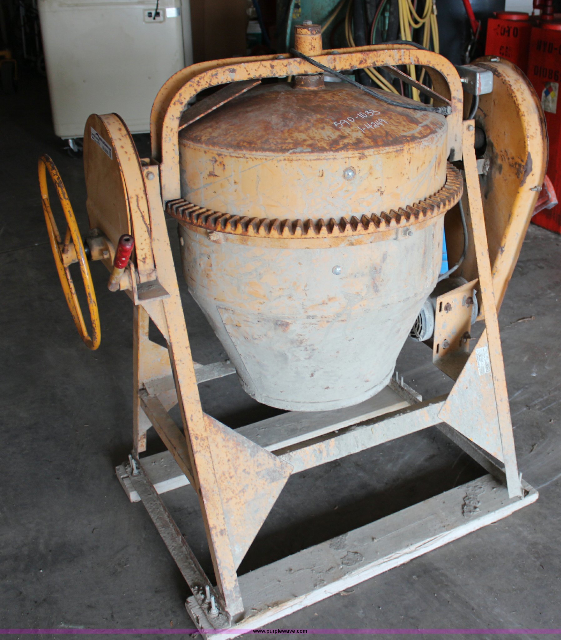 1993 Gilson concrete mixer in Topeka, KS | Item AU9439 sold | Purple Wave