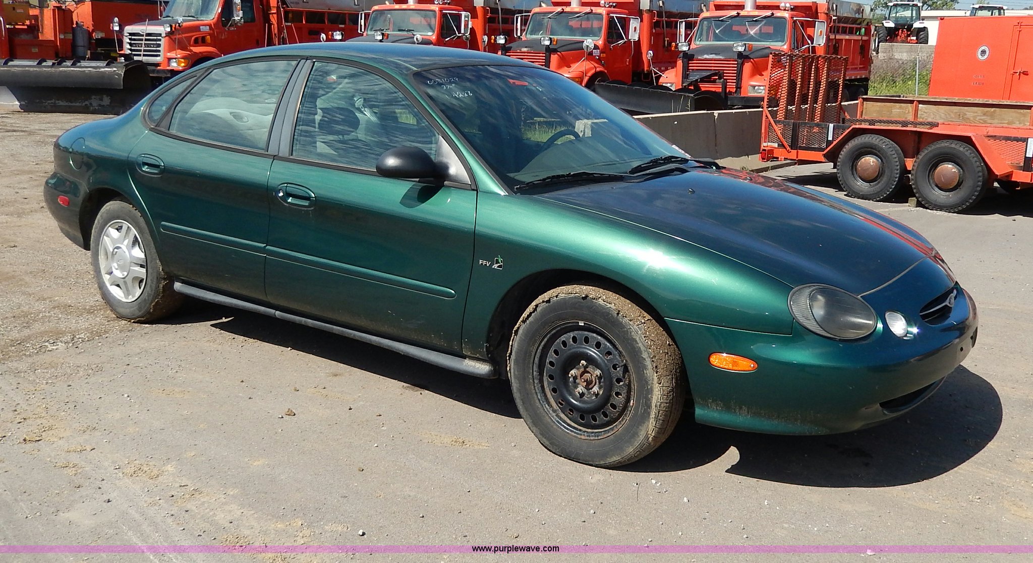 1999 Ford Taurus LX in Topeka, KS | Item H6951 sold | Purple Wave