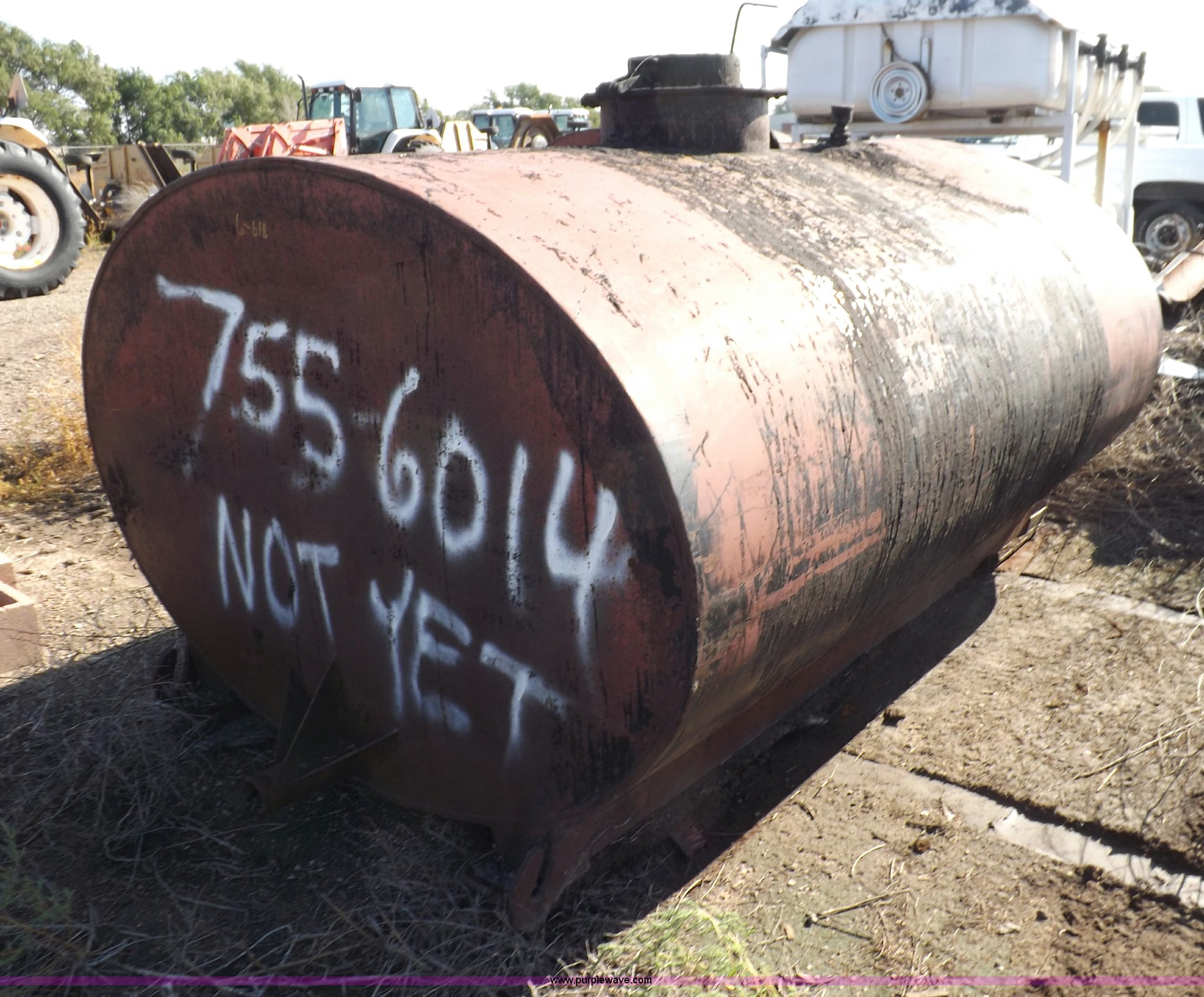 Faubion 1400 asphalt tank in Garden City, KS | Item I7514 sold | Purple ...