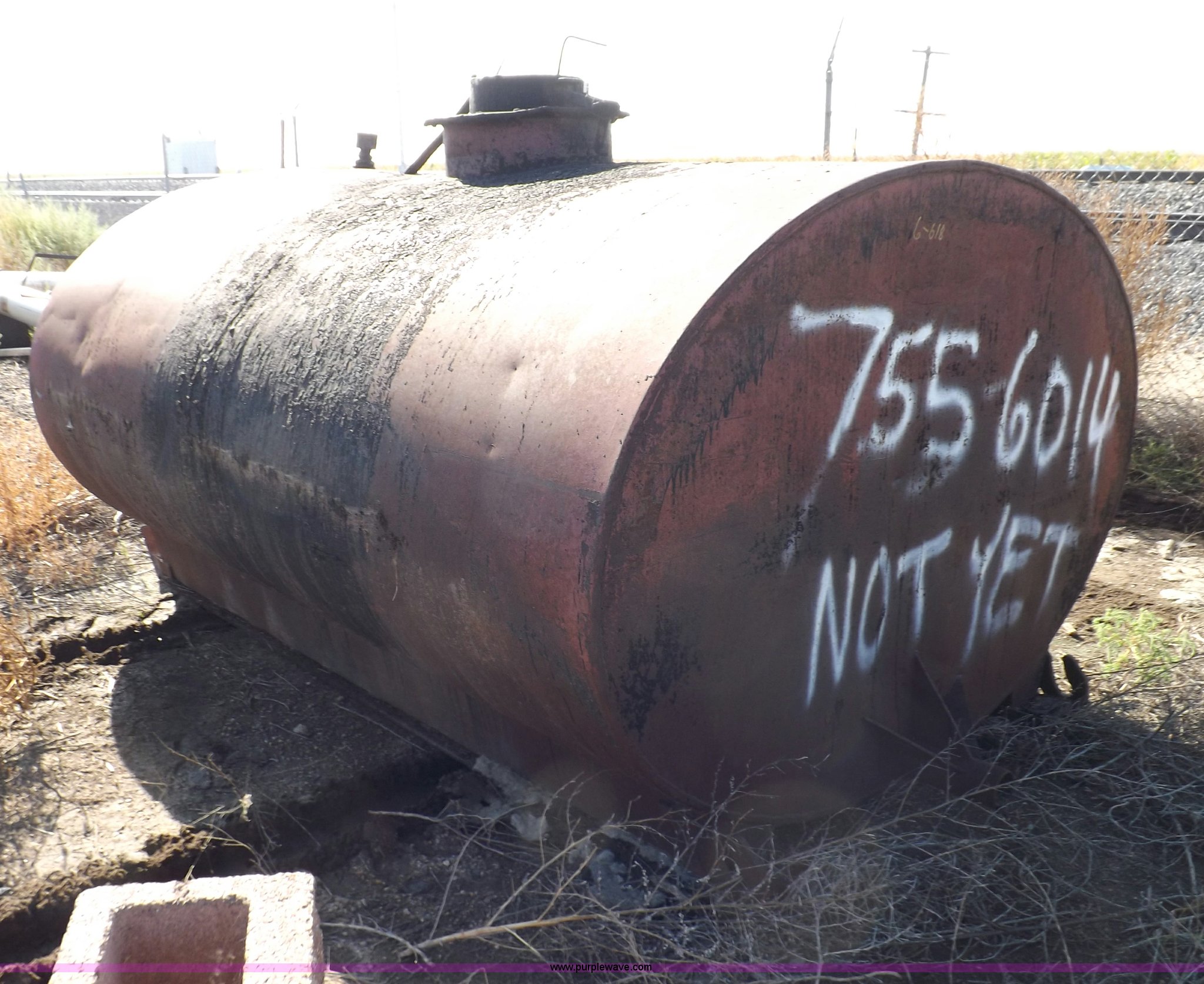 Faubion 1400 asphalt tank in Garden City, KS | Item I7514 sold | Purple ...