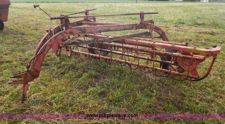 New Holland 256 hay rake in Concordia, MO | Item B5891 sold | Purple Wave