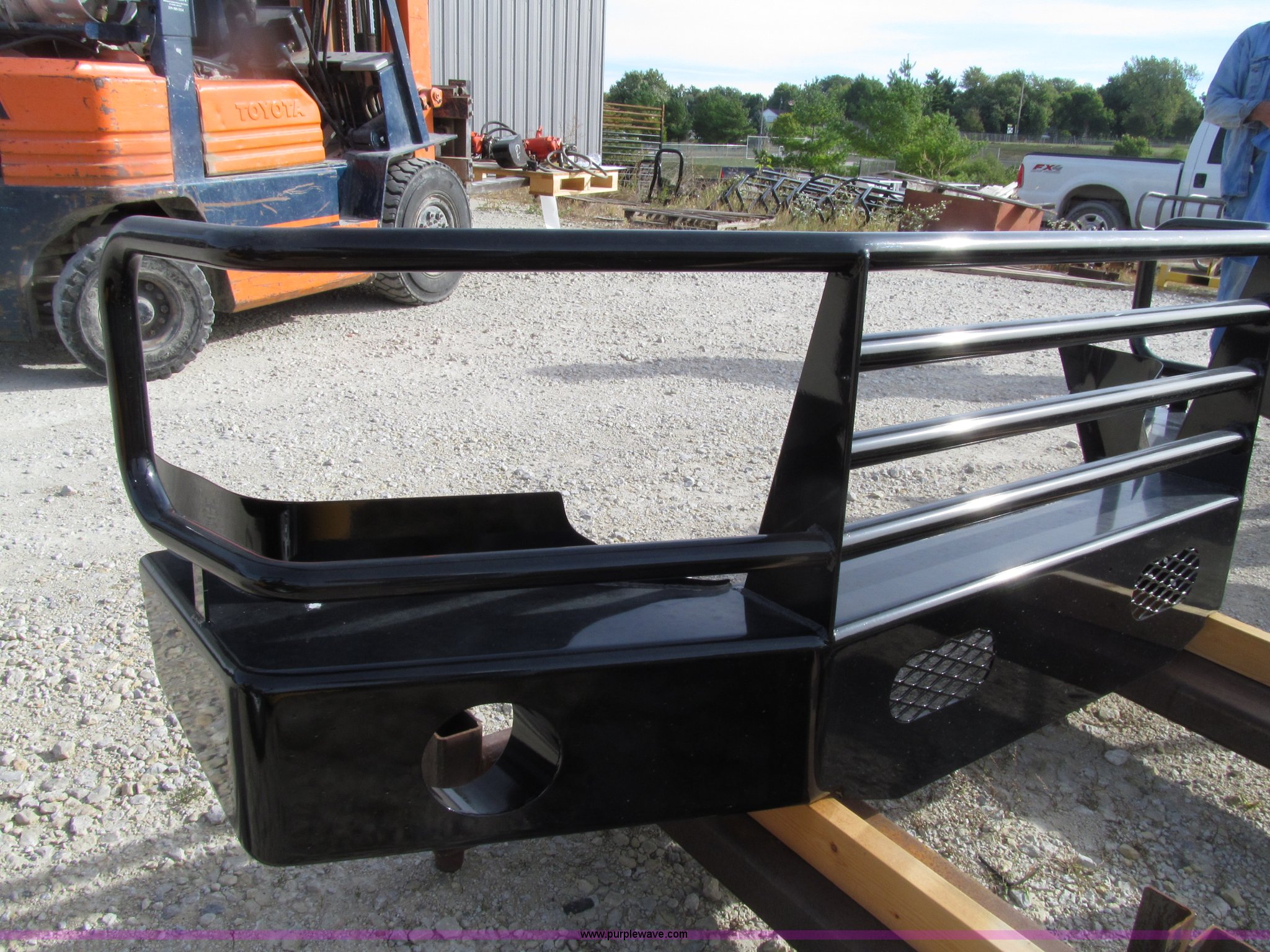 Hensley bumper in Mount Ayr, IA | Item E4569 sold | Purple Wave