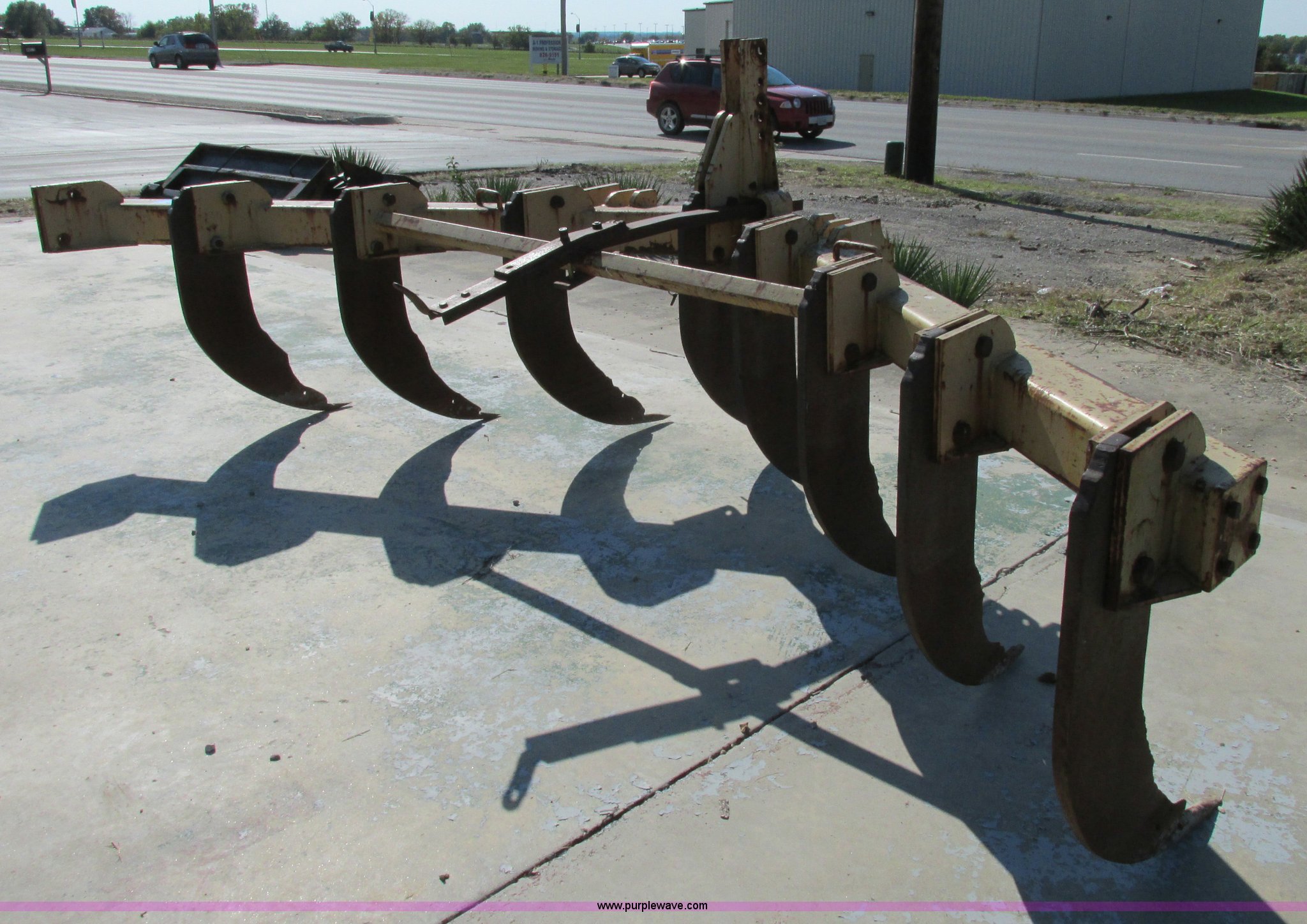 Three point ripper in Sedalia, MO | Item F5328 sold | Purple Wave