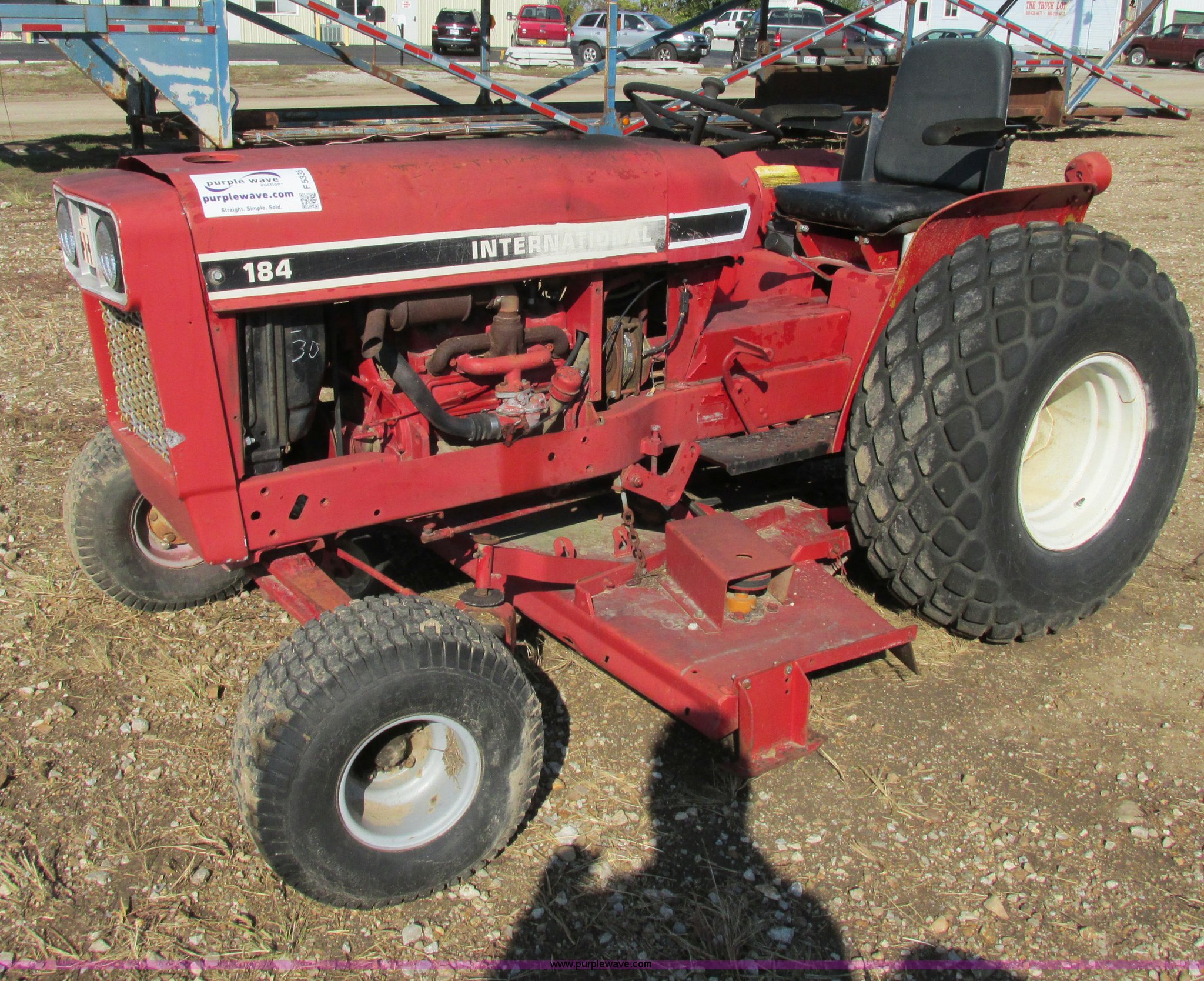 International 184 lawn tractor in Sedalia, MO | Item F5335 sold | Purple Wave
